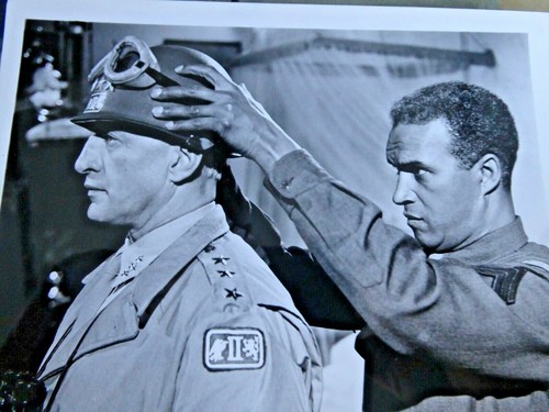 VINTAGE PHOTOGRAPH GENERAL PATTON SGT. WILLIAM MEEKS ADJUSTING HIS ...