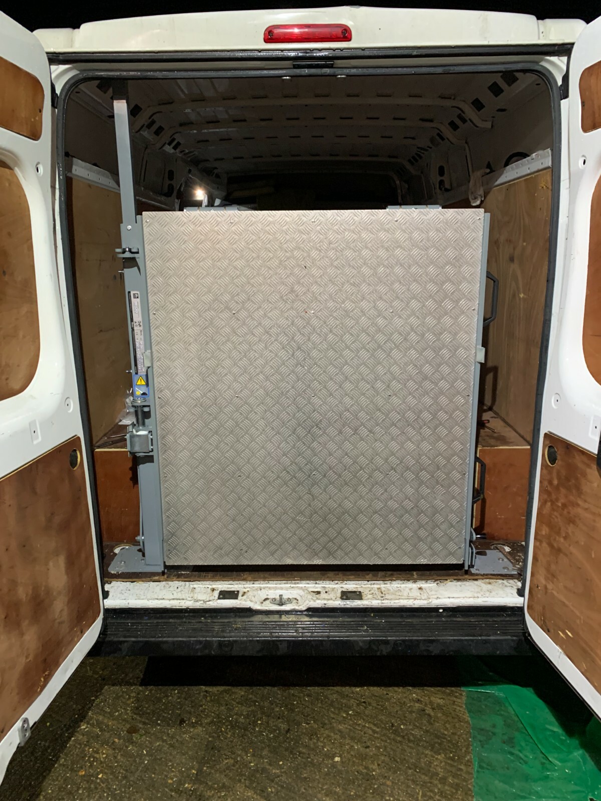 Mercedes Sprinter H2/H3 Van Swivel Ramp,Volkswagen Crafter Ramp , Dists ...
