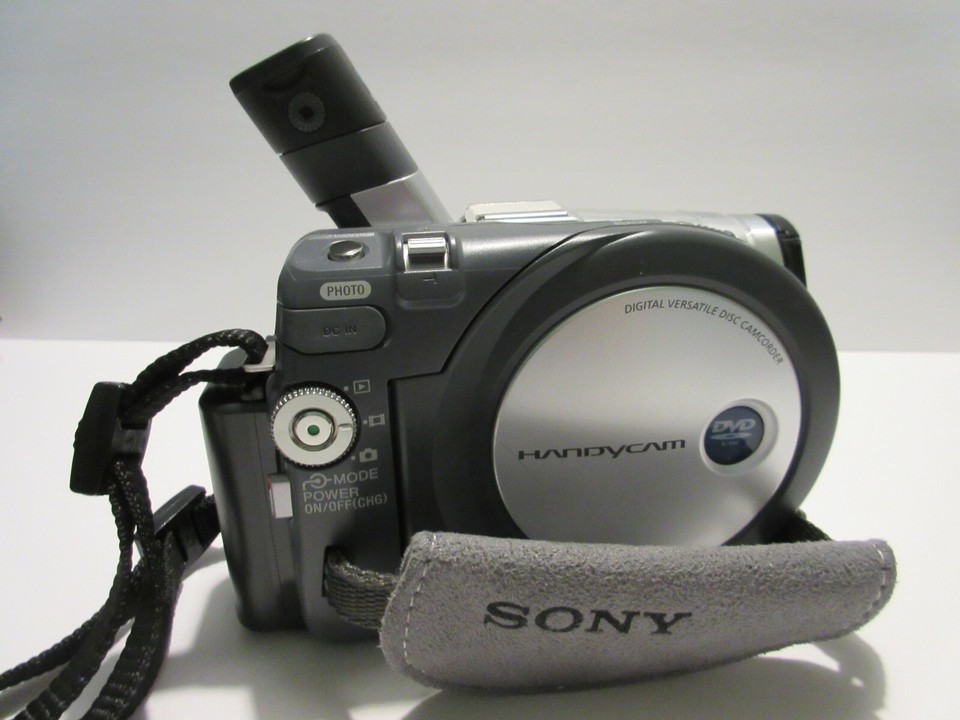 Sony DVD Handycam Camcorder DCR-DVD 201 WORKS w/Carrying Case | eBay