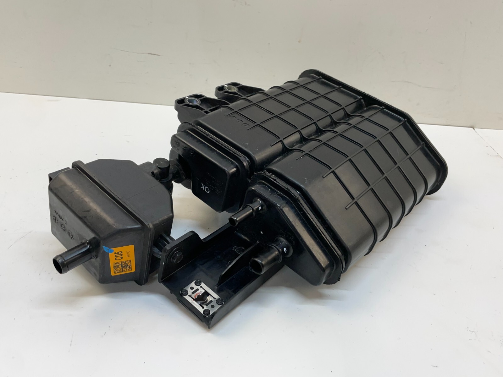 21-23 Hyundai Elantra Fuel Vapor Evaporator Emission Canister 31420 ...