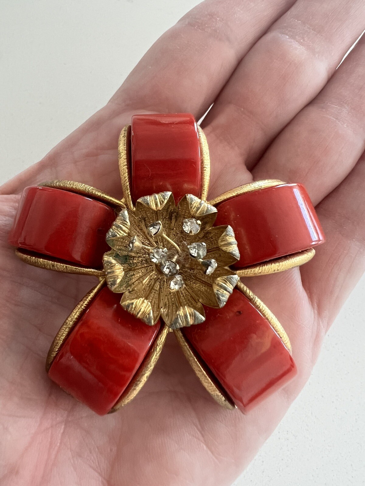 Rare Vintage BAKELITE Flower Brooch Cherry Red Goldto… - Gem
