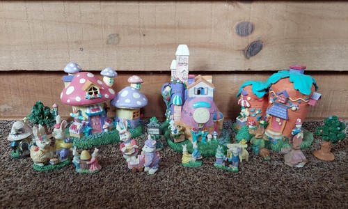 EASTER RABBIT VILLAGE WITH 3 HOUSES & 19 FIGURINES RESIN EASTER BUNNY ...