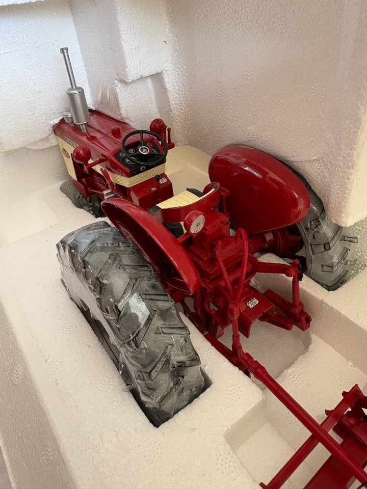 McCormick Farmall 340 farm toy tractor in 1/16th scale New In Box by ...