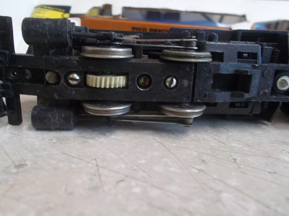 OEM Tyco Shifter II Train Santa Fe Lighted Engine & Coal Car HO Model ...
