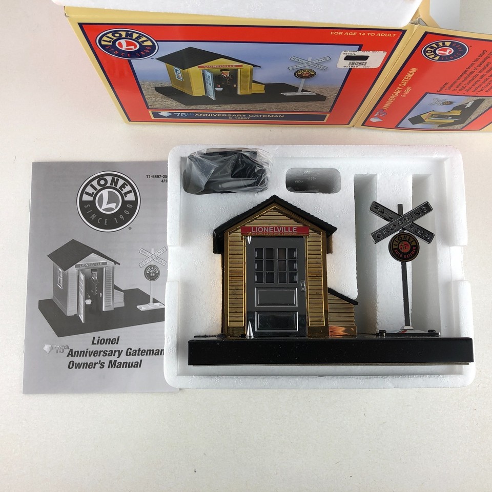 Lionel Trains 16897 75th ANNIVERSARY Operating Gateman 0/027 FasTrack ...