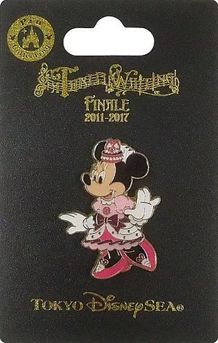 Badge Minnie Mouse (Pink) Pin Badge "Table is Waiting Finale 2011-2017 ...