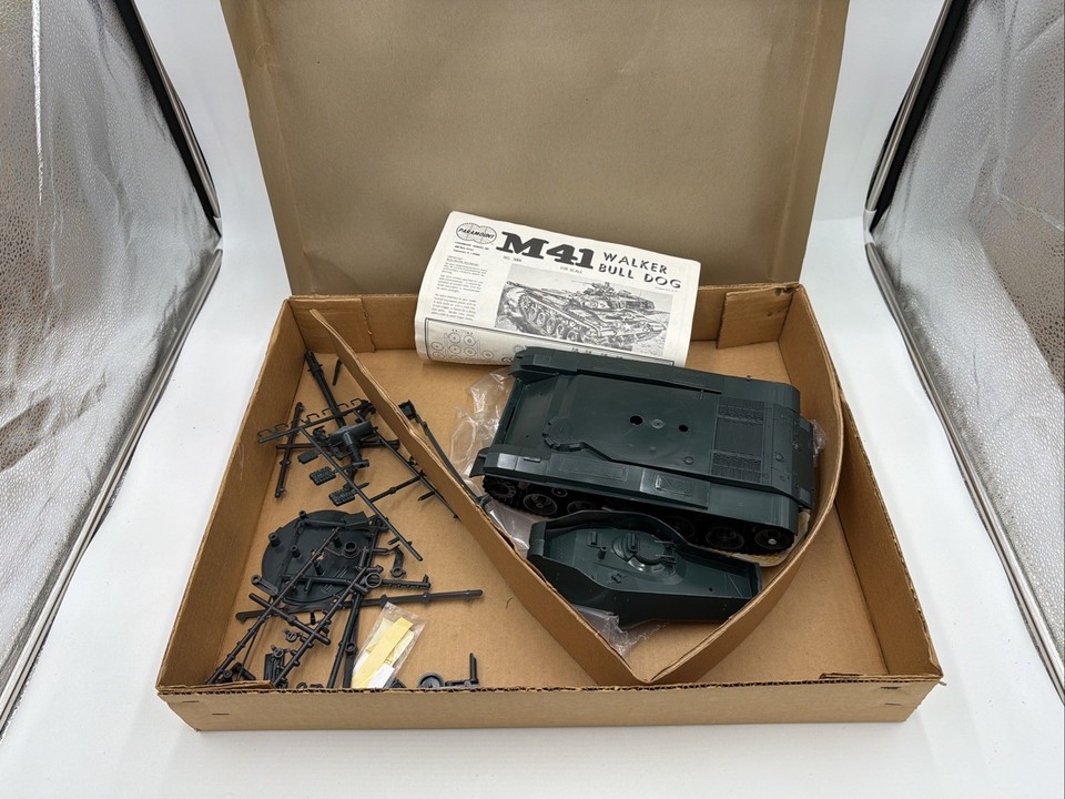 Vintage Paramount 1:20 Model Kit M41 Walker Bulldog Rare HTF in Box | eBay