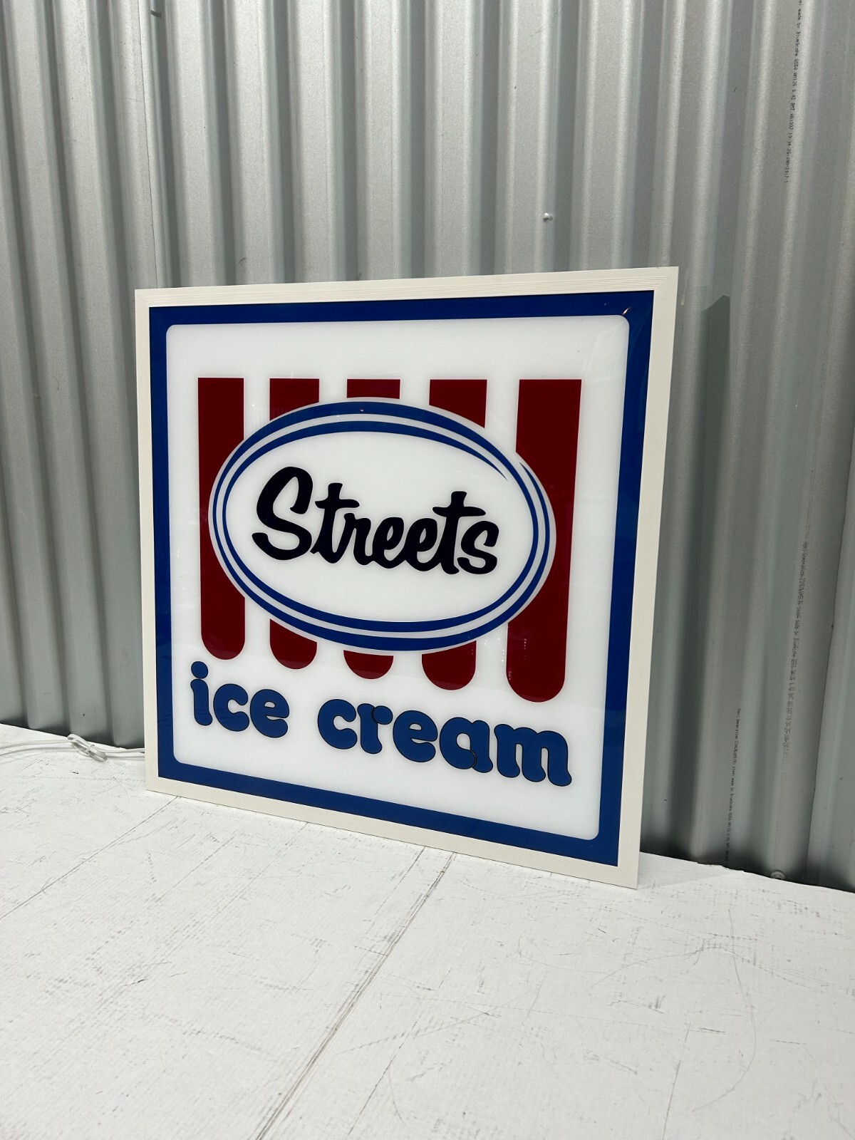 STREETS ICE CREAM SIGN LIGHT UP FLAT HANGING SIGN LIGHT LED 600 X 600 ...