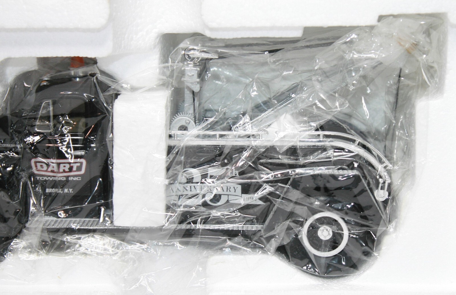First Gear 1:34 1957 International R-200 Dart Towing Diecast Tow Truck ...