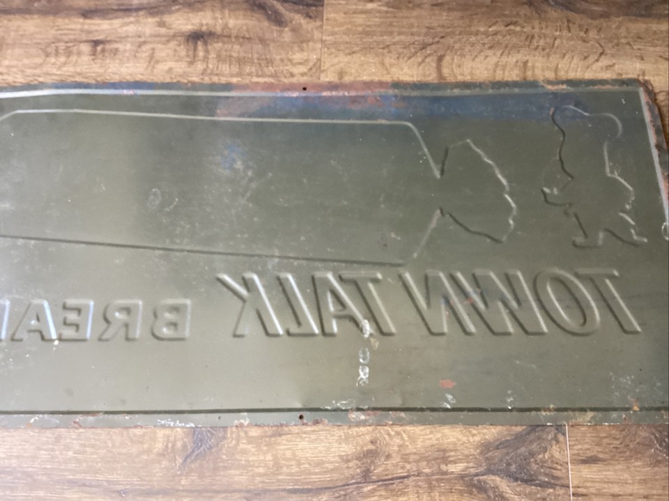 VINTAGE 1967 BRAUN'S TOWN TALK BREAD GAS OIL 33” EMBOSSED METAL ...