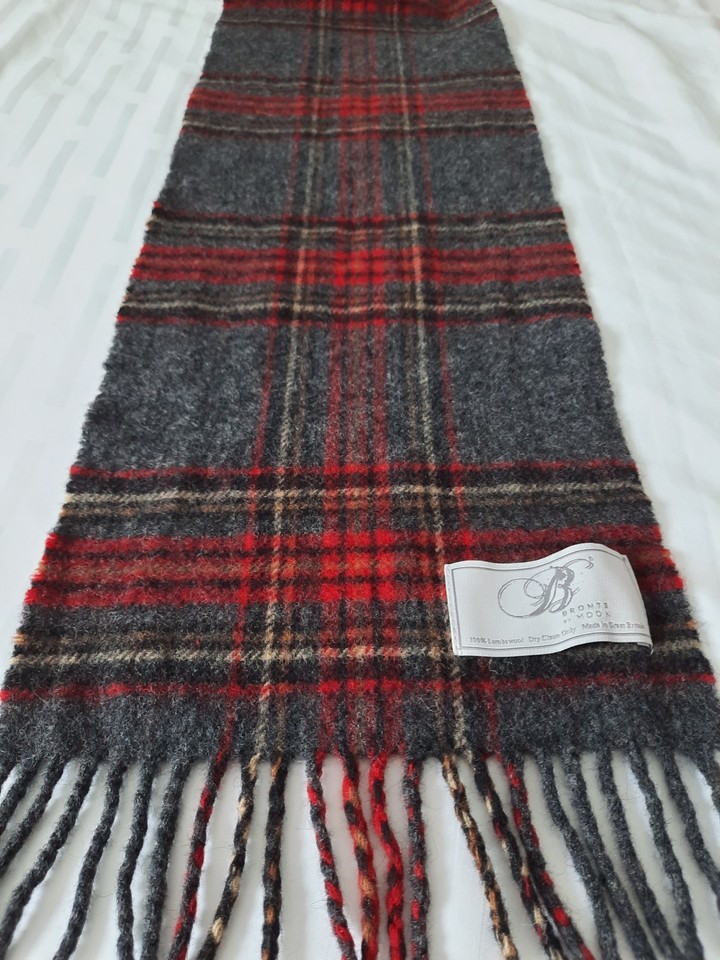 BRONTE BY MOON-100% LAMBSWOOL-GREY/RED MIX-CHECK-TASSELLED-UNISEX-NECK ...