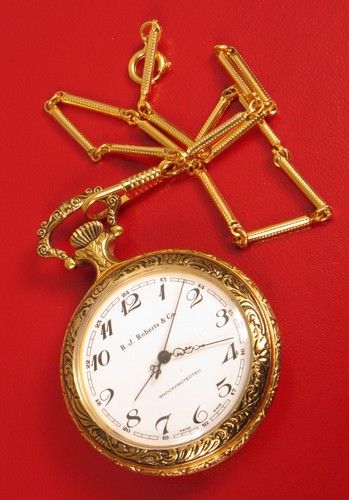 R. J. ROBERTS & CO. MECHANICAL GOLD TONE ANTIQUE CHEVROLET CAR POCKET ...