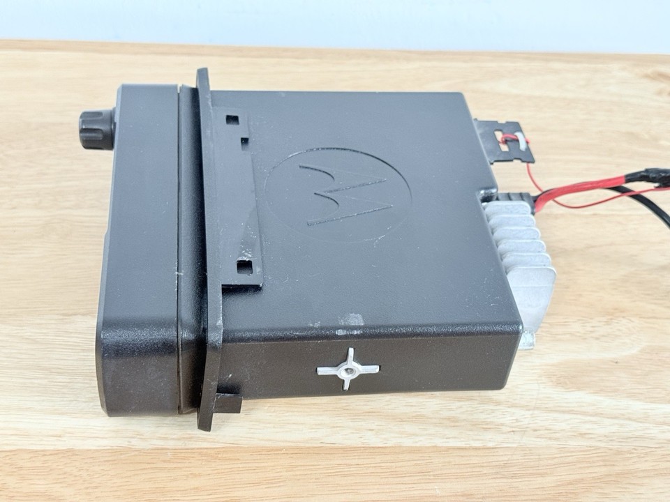 Motorola DM4400 MOTOTRBO UHF/VHF Mobile Digital Two Way Radio | eBay UK