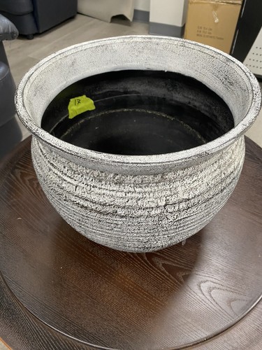 20 QT (18.92L) Allen + Roth Planter/ Maceta Southern Patio Black and ...