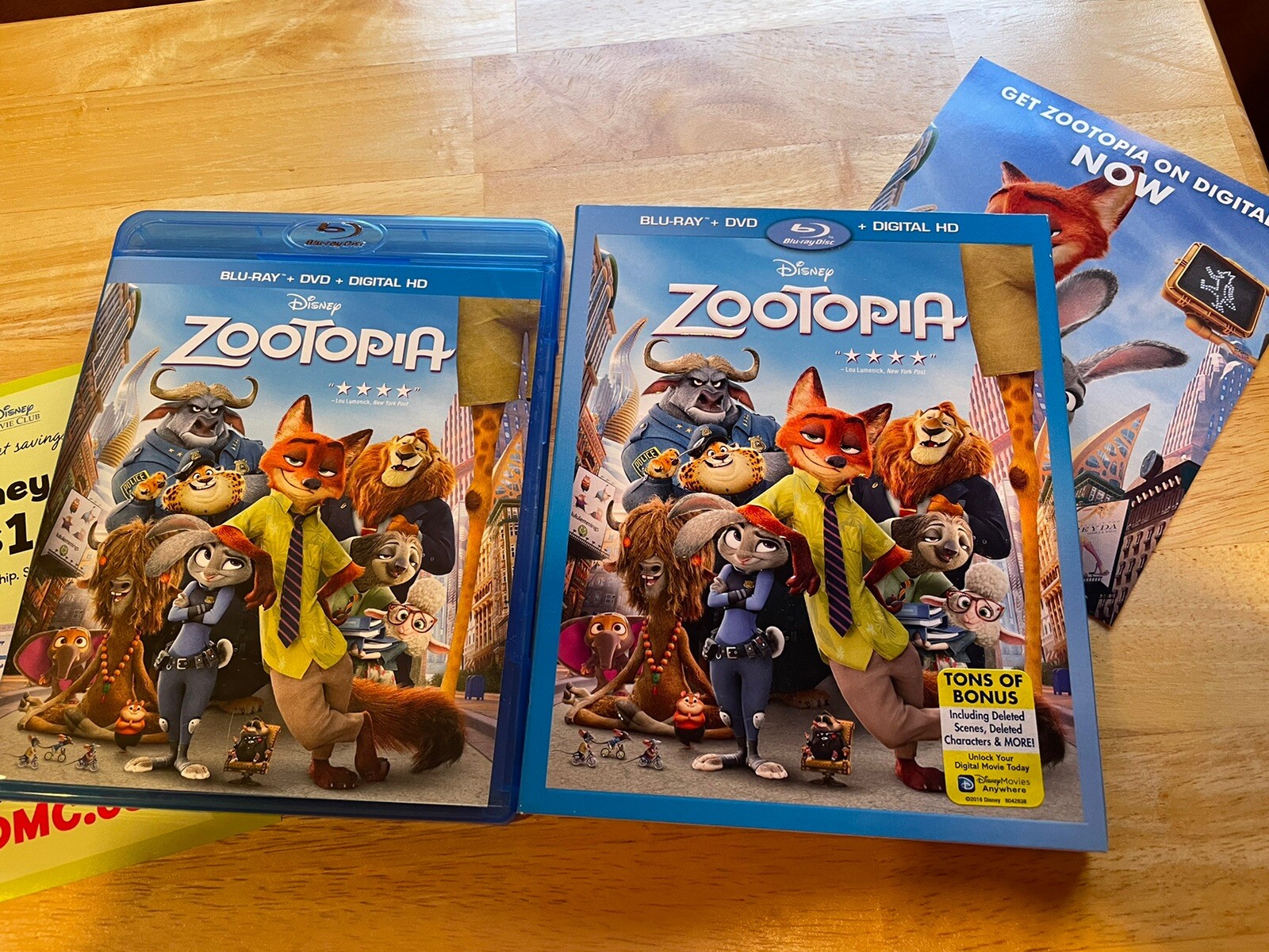 Disney Zootopia Blu-ray + DVD + Digital Download - Family Entertainment ...