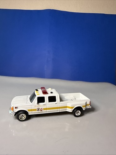 Custom Kitbashed 1:64 Los Angeles County Fire Department Dually | eBay