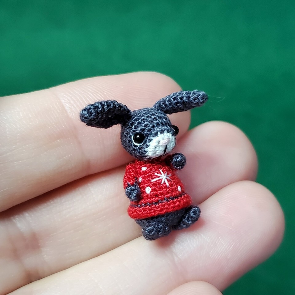 Extreme tiny Bunny. Doll pet lapin. Dollhouse miniature walnut shell ...