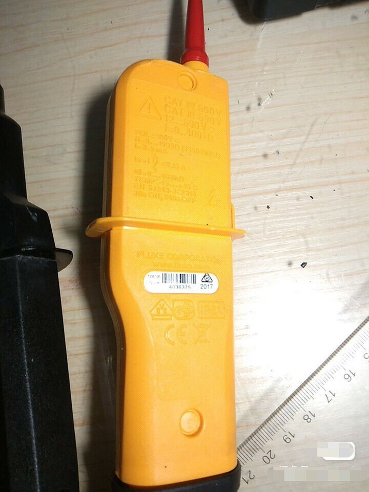 /Fluke T150 VDE OR FLUKE T150 Two-pole Voltage and Continuity ...