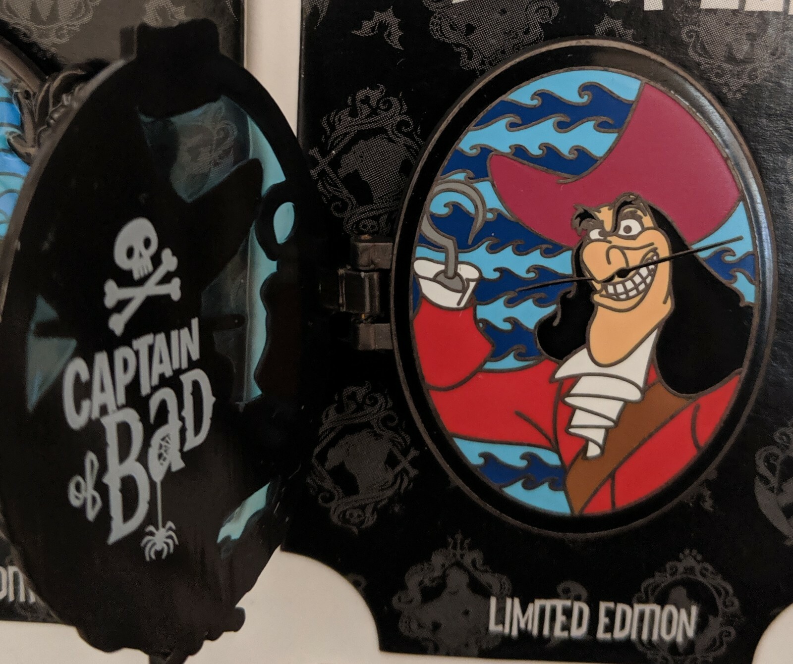Disney 2019 Hinged Villain CAPTAIN OF BAD HOOK Happy Halloween LE Pin ...