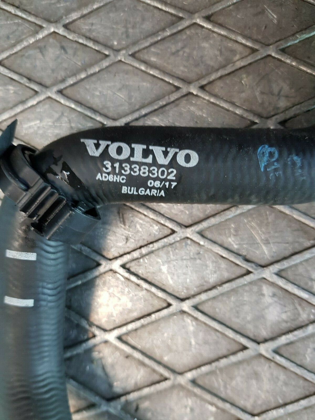 2017 VOLVO XC60 2.0 DIESEL OIL COOLER HOSE PIPE 31338302 | eBay UK