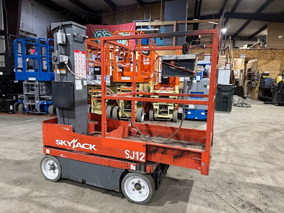 2017 SKYJACK SJ12 COMPACT PERSONNEL DRIVEABLE MANLIFT VERTICAL MAST ...