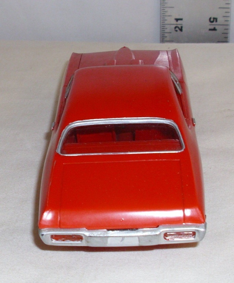 MONOGRAM 1968 PONTIAC GTO CAR SNAP MODEL KIT BUILT UP 1:32 IN RED | eBay