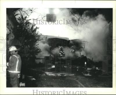1990 Press Photo Kenner & Third District Volunteer firemen on scene of ...