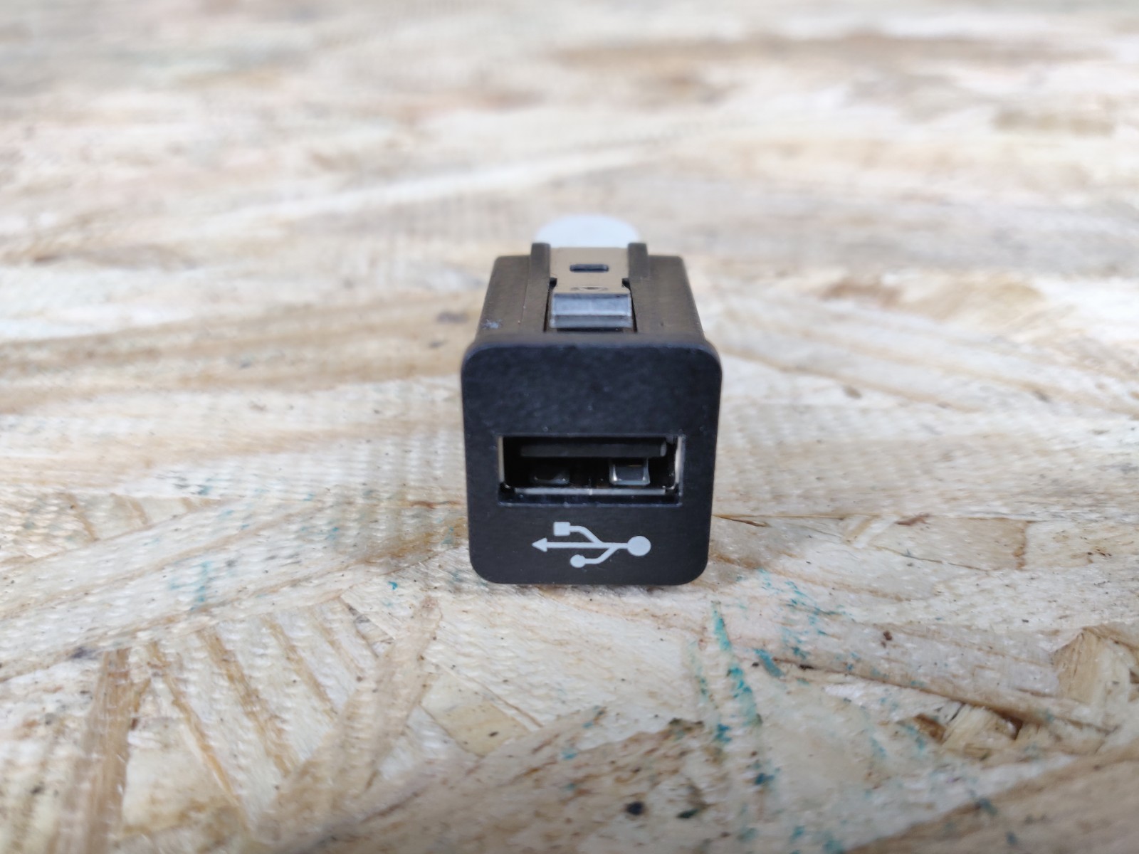 USB Socket Input Receiver OEM BMW E60 E90 E92 E93 F07 F10 F01 F02 F04 ...