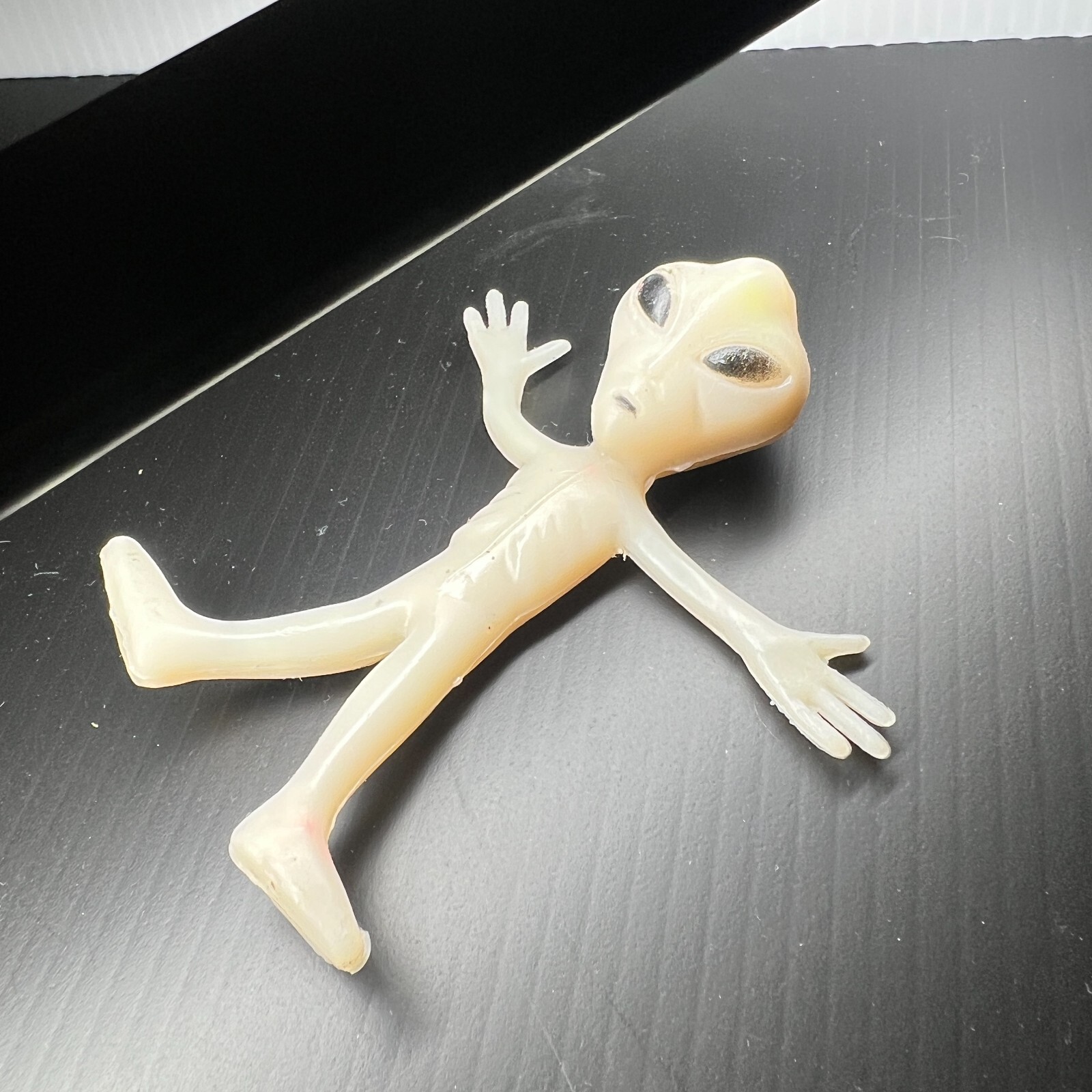 Off White Alien Bendable Bendy Alien Toy Big Eyes The Grays Roswell ...