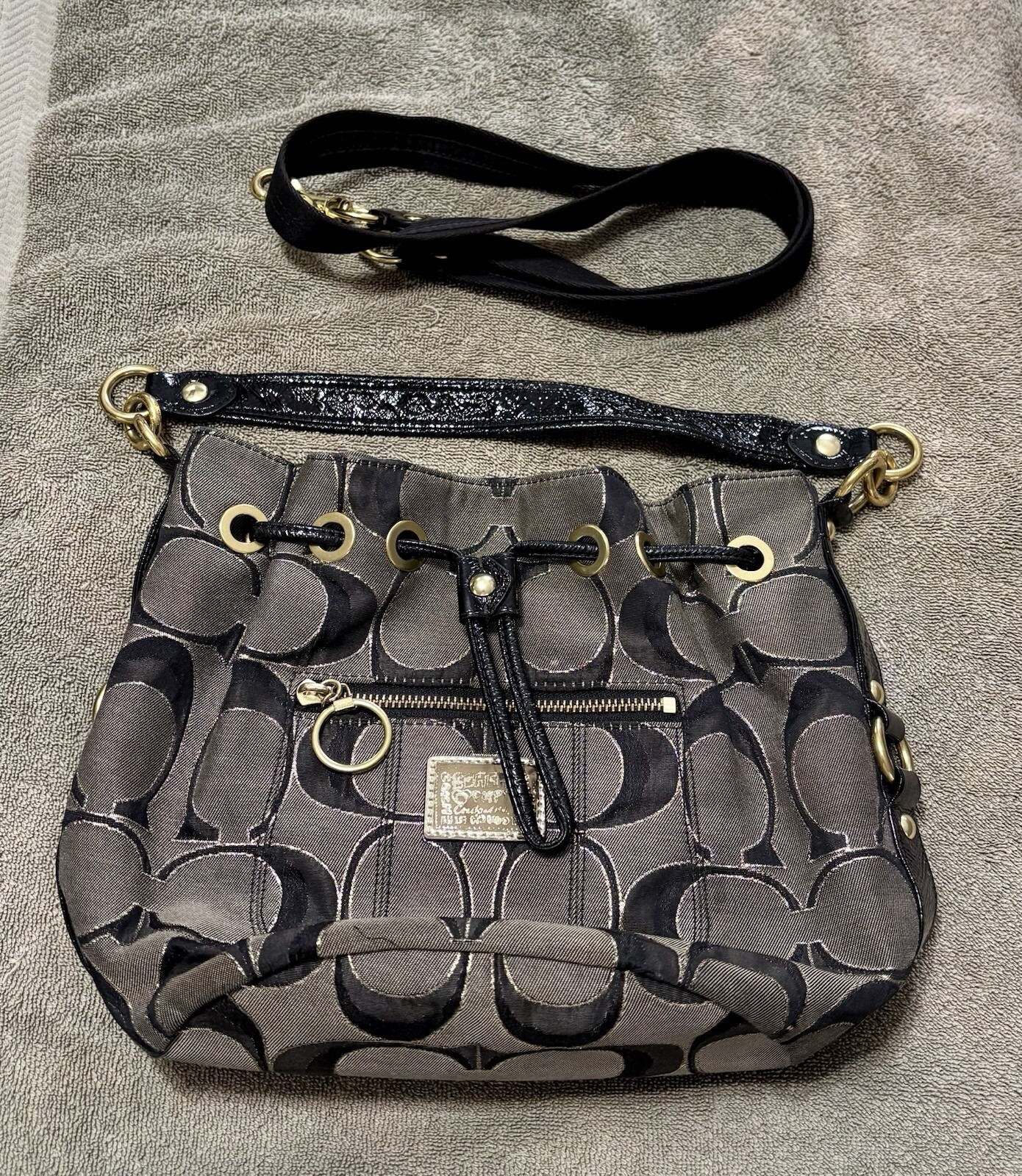 COACH Poppy Bucket Crossbody Cinch Bag Black Gray Sig… - Gem