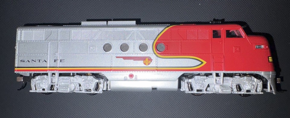 Santa Fe Flyer #00647 with EZ Track Model Train Set with Box | eBay