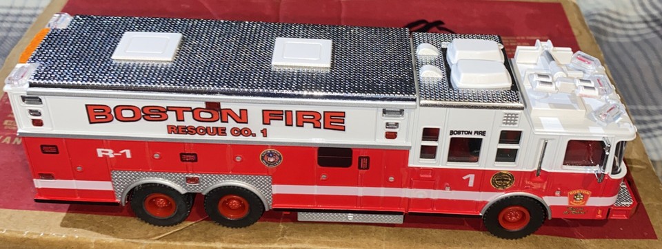 Kitbash 1:64 1 - 1 Code3 Saulsbury Heavy Rescue Boston Fire Department ...