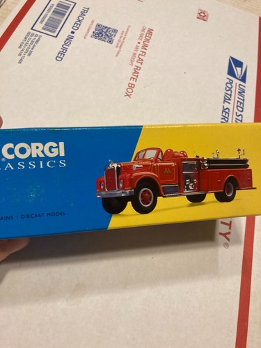 VTG CORGI MACK B SERIES - MALVERN FIRE ENGINE PUMPER, #52601! SLIGHT ...