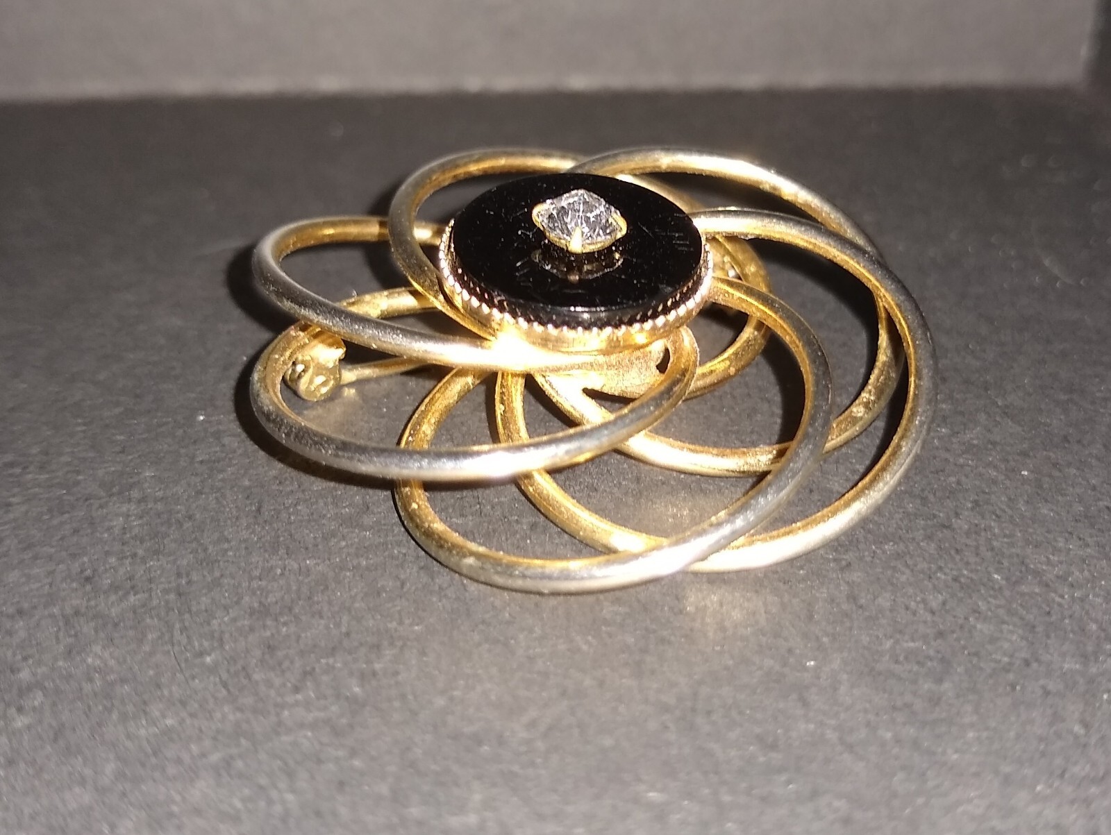 Onyx Atomic age,Retro orbit,onyx ,rhinestone center goldtone brooch/Pin ...