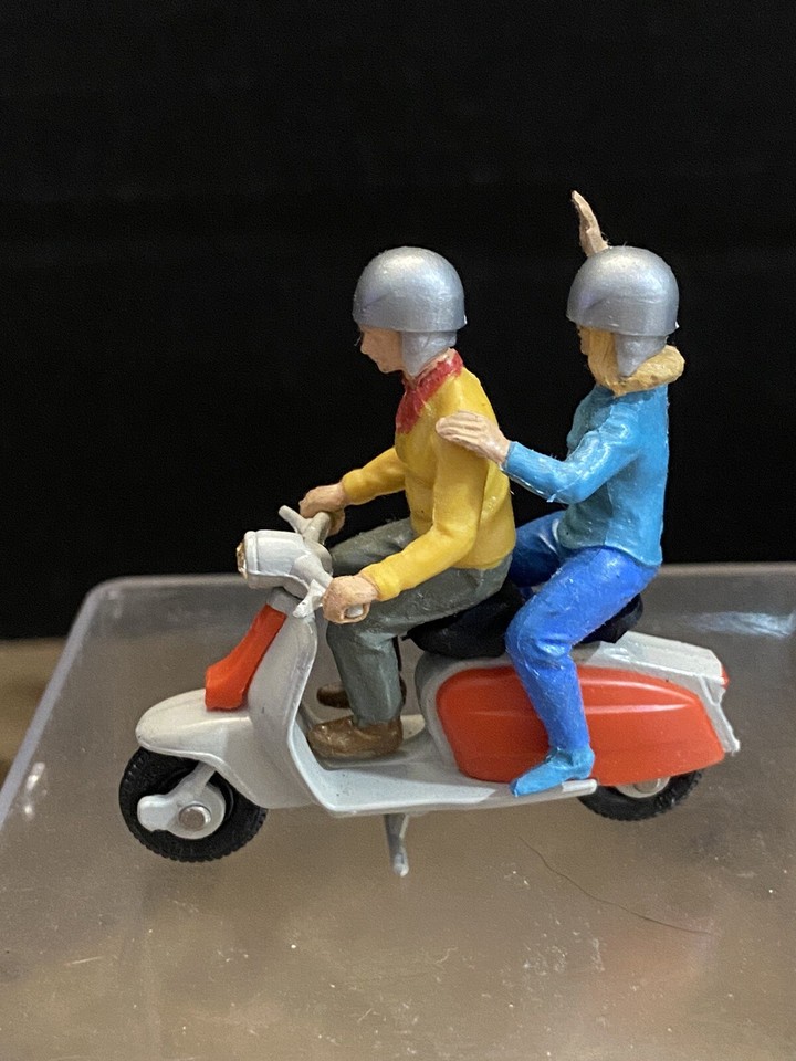 RARE VINTAGE BRITAINS LTD. LAMBRETTA SCOOTER MOPED W/ RIDERS 9685 ...