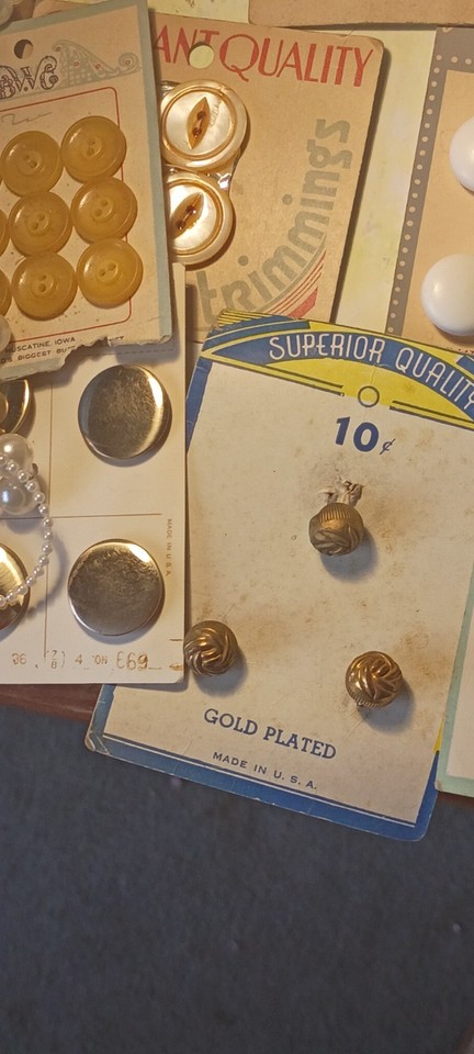 Grandma's buttons vintage buttons assorted colors and shapes on cards ...