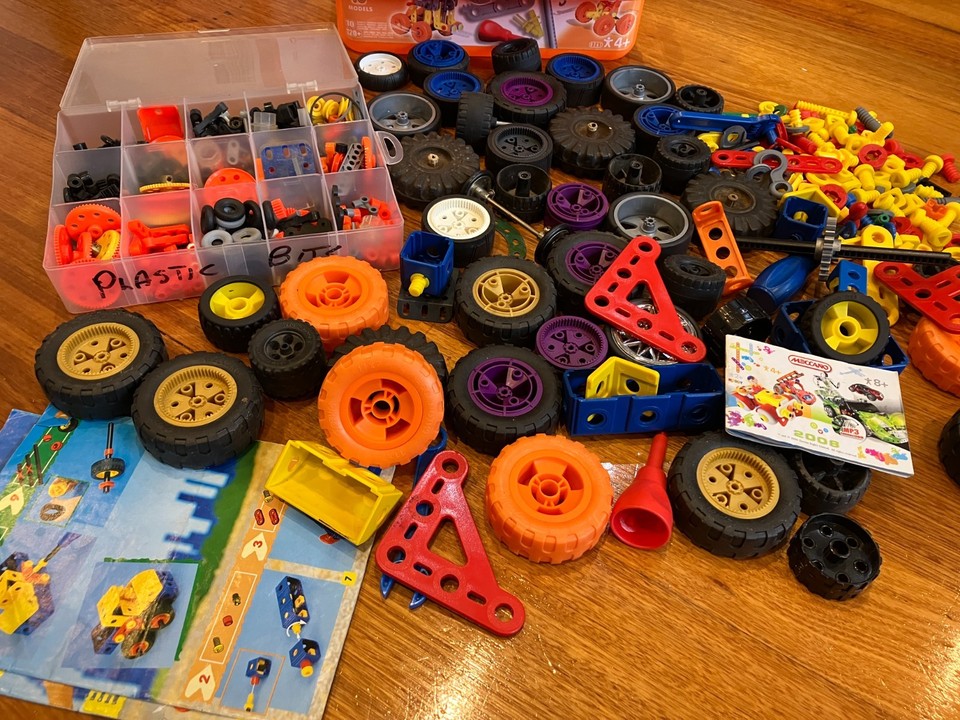 Bulk Lot Plastic Meccano & 40+ Wheels/Tyres - Lots of Pieces Approx 3kg ...