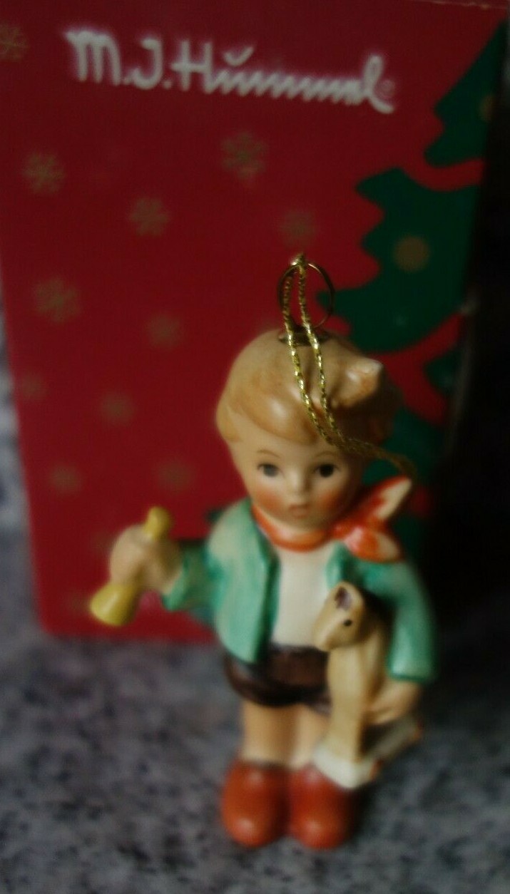 Hummel Figur Hum 239/C/0 'Junge mit Holzpferd * Boy With