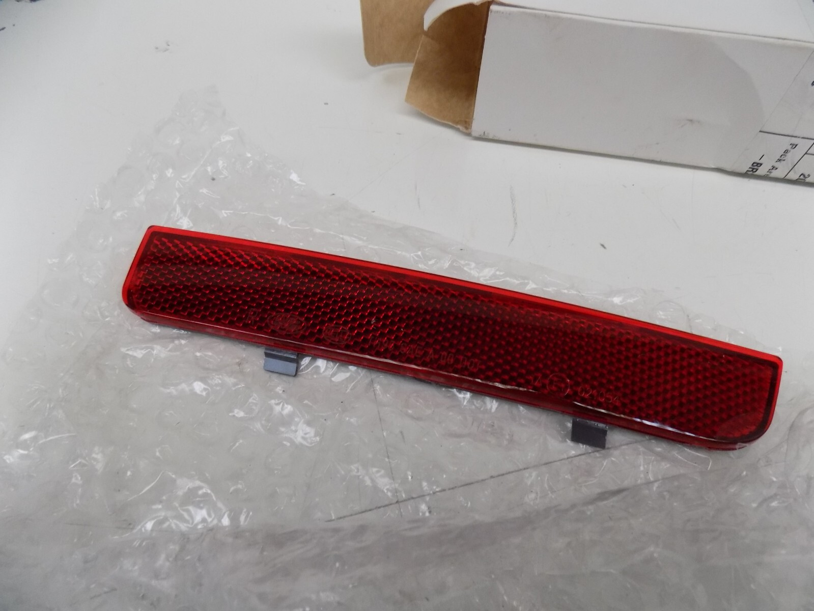 OEM Land Rover FREELANDER 2 L359 Rear Right Bumper Reflector LR006348 ...