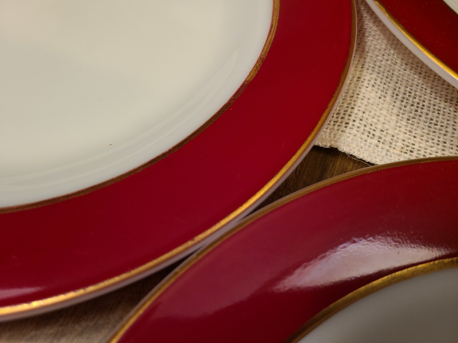 Set of 4 Vintage Pyrex Red Band White Milk Glass 10" Dinner Plates Gold ...