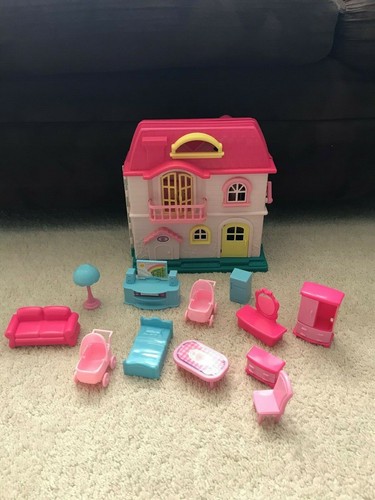 Dizzy Doo Doll House Play Set w/Furniture, Working Doorbell and Light ...