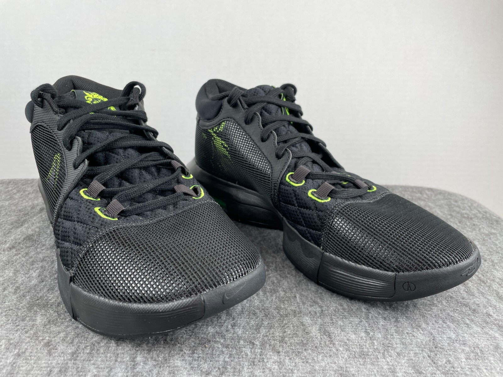 NIKE Lebron Witness VIII Black Volt Green Lion Mens Shoes FB2239-002 Sz ...