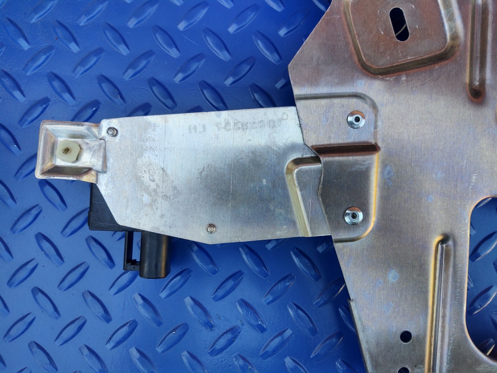 1994-1996 Chevrolet Corvette Driver Side Inner Door Handle Mounting ...