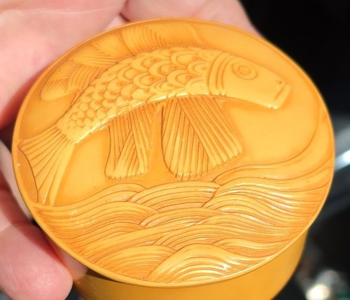 ~VINTAGE LAUREL BURCH ORIENTAL CELLULOID TYPE "FISH & WATER" DESIGN ...