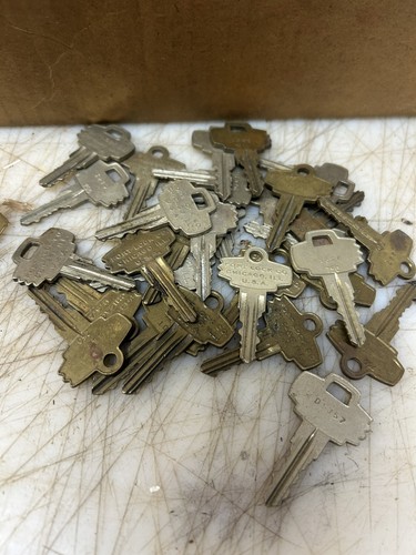 100 used Oak Vista, Northwestern, Eagle, Komet Locks with 30 keys | eBay