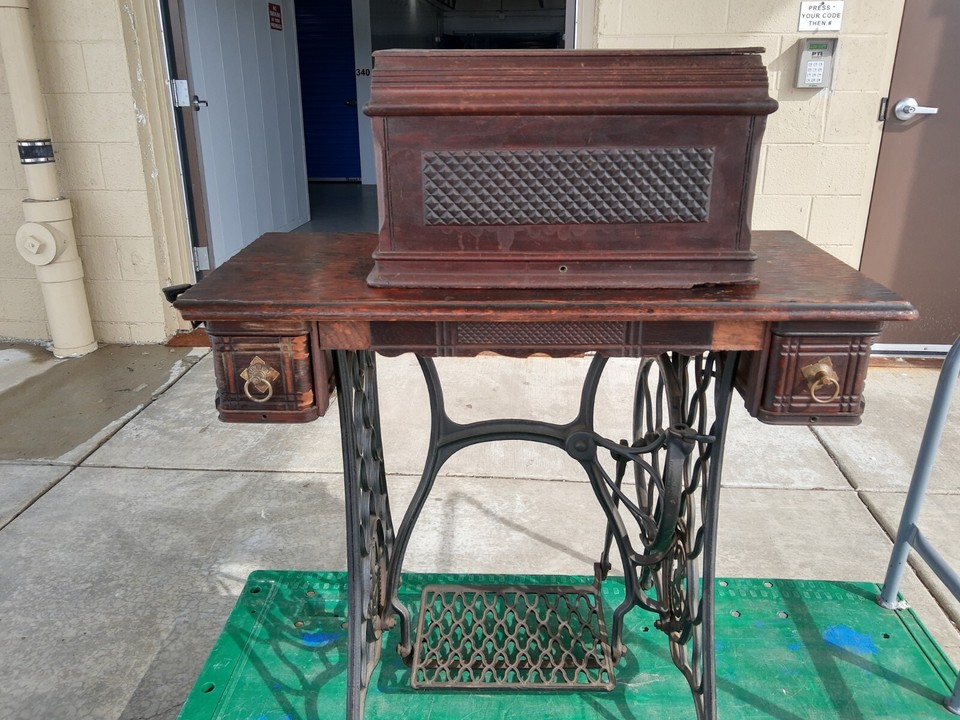 Beautiful Antique 1892 VS2 singer treadle sewing machine, ORIGINAL ...