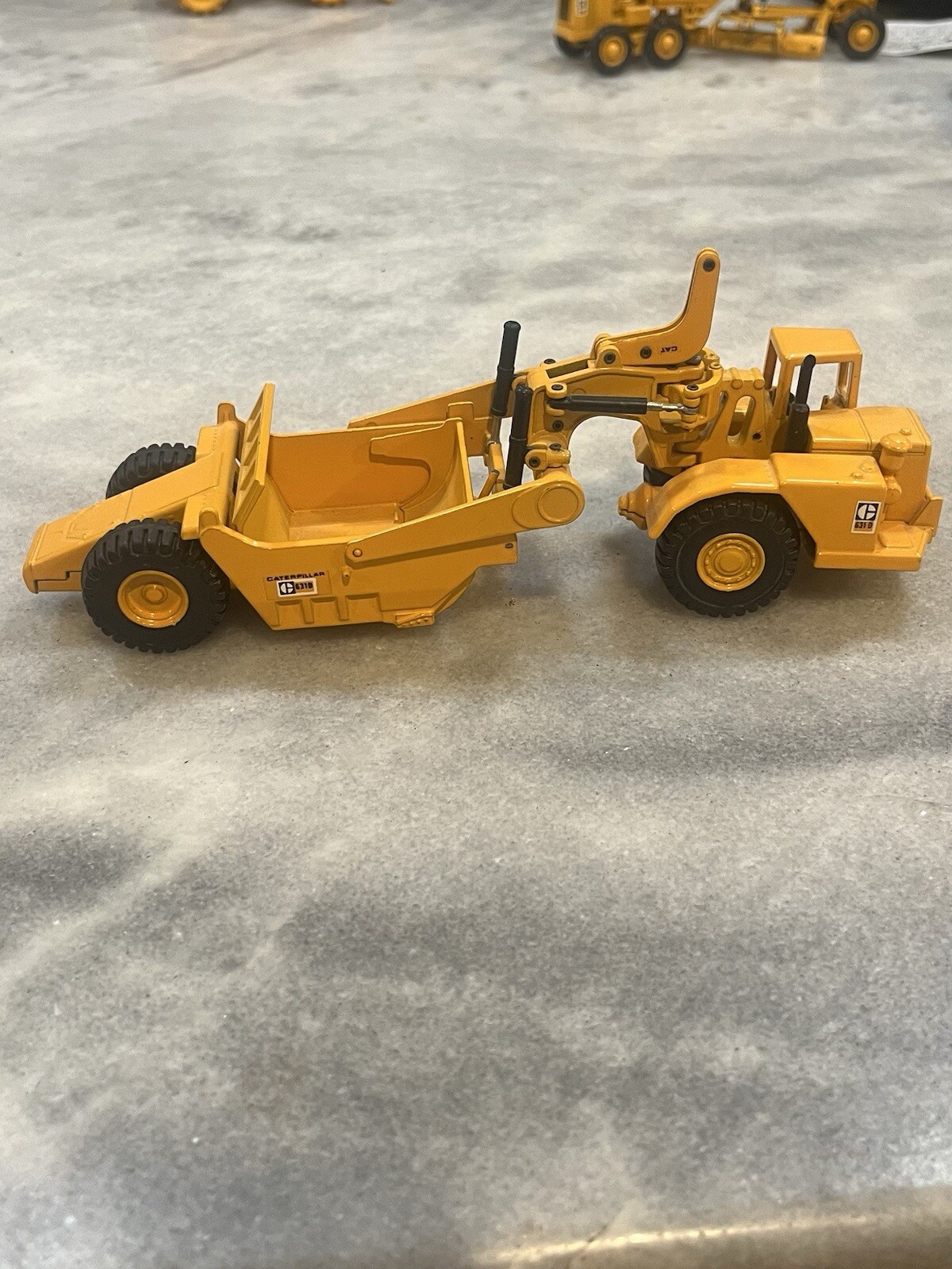 JOAL CATERPILLAR 631D SCRAPER EARTH MOVER CONSTRUCTION MODEL TOY 1/70 ...