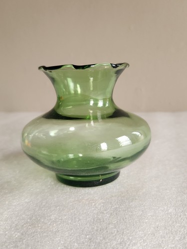 Vintage Anchor Hocking Small Emerald Green Glass Ruffled Rim Bulb ...