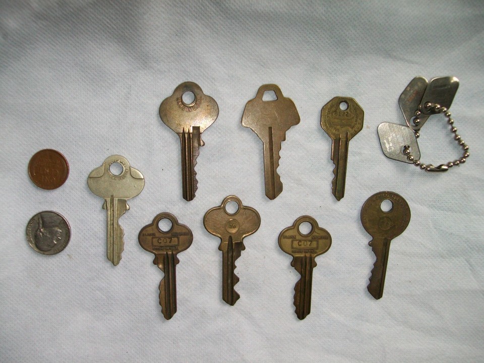 Vintage House Door Keys Lot of 8- 1 GM Key, 3 Destroy Tags | eBay