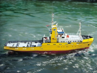 Happy Hunter Salvage Tug Boat with Fittings 1:50 Krick Robbe RC Model ...